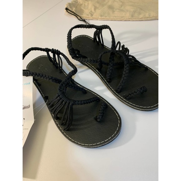 plaka | Shoes | Plaka Palm Leaf Strappy Sandal Womens 8 Black Handwoven ...